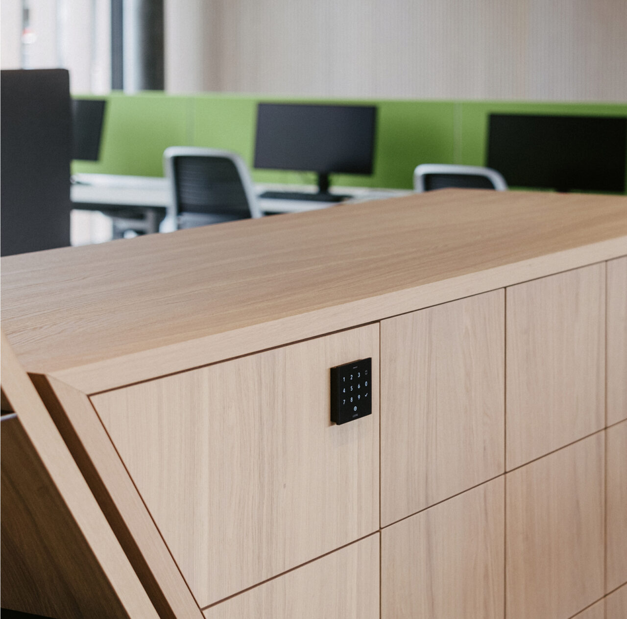 Smart Access Control - Keyless Access For Buildings | Loxone