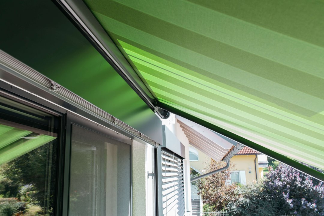 Motorized awnings & shade solutions for decks with Loxone