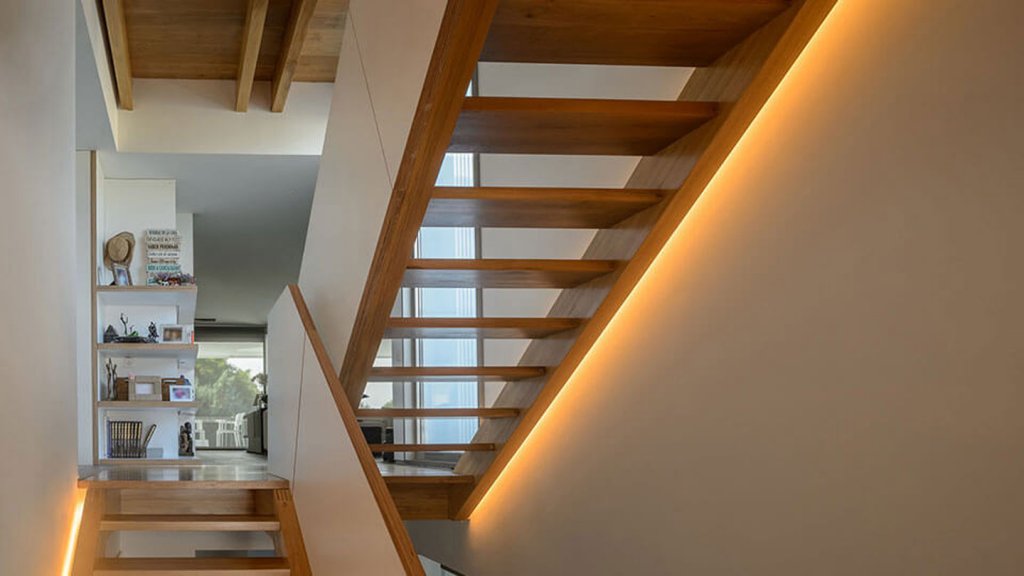 How to create ambient lighting scenes with smart lighting control