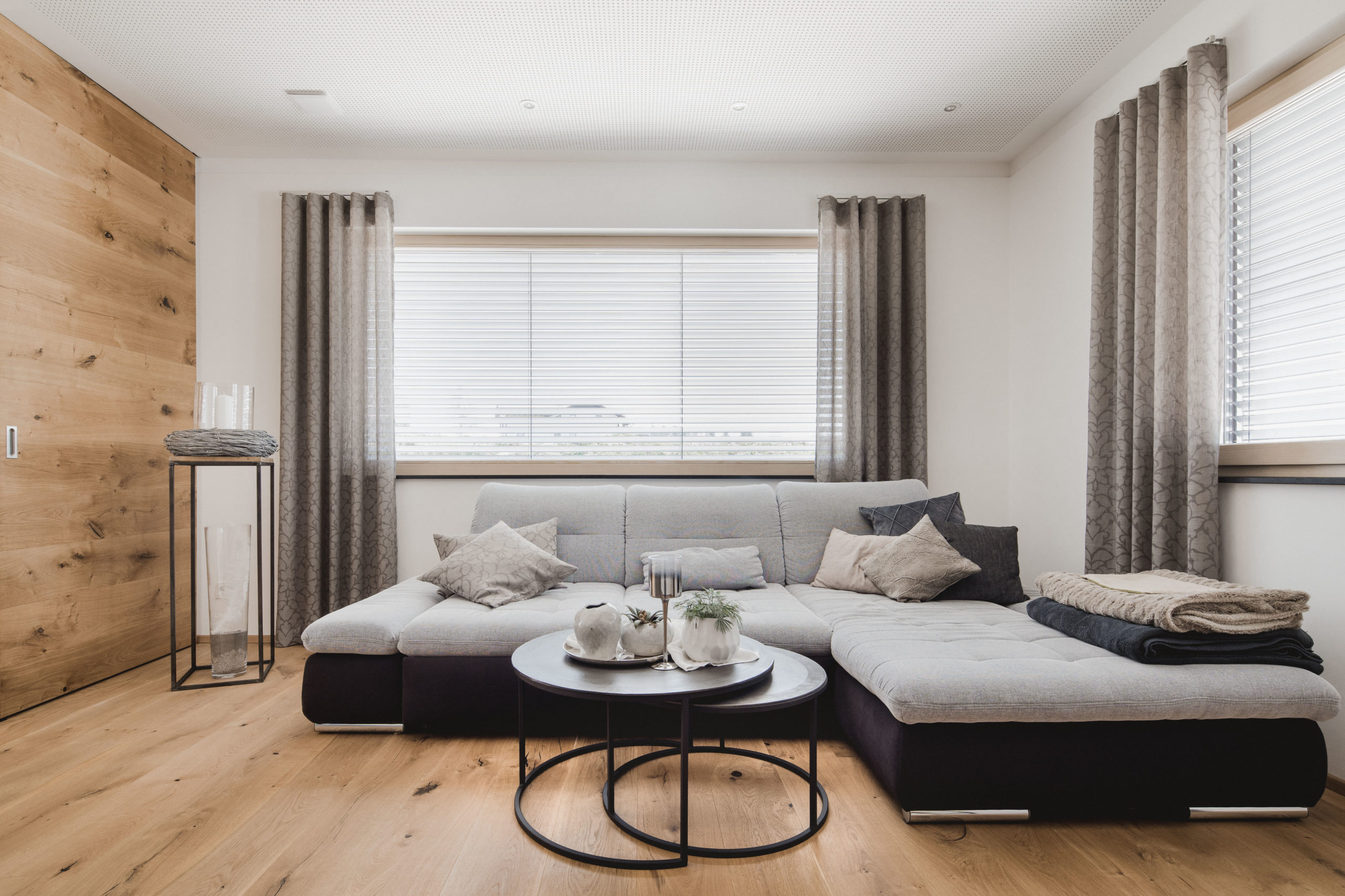 Automated blinds & smart shading with simple control | Loxone